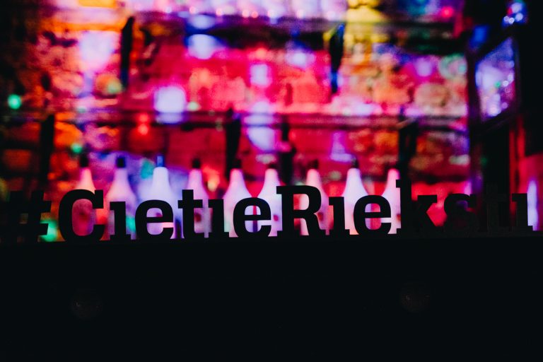 Spēle CIETIE RIEKSTI: izzinošs un pozitīvām emocijām bagāts izklaides ...