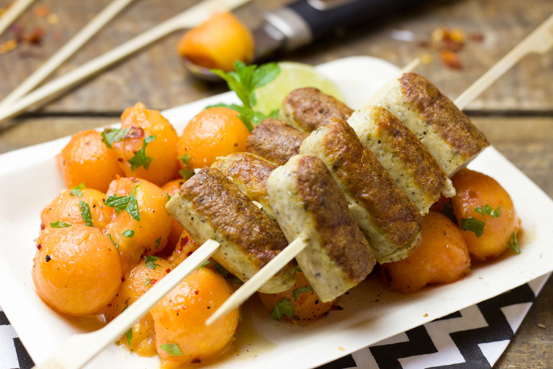 Padomi, kā uz grila pagatavot augļus