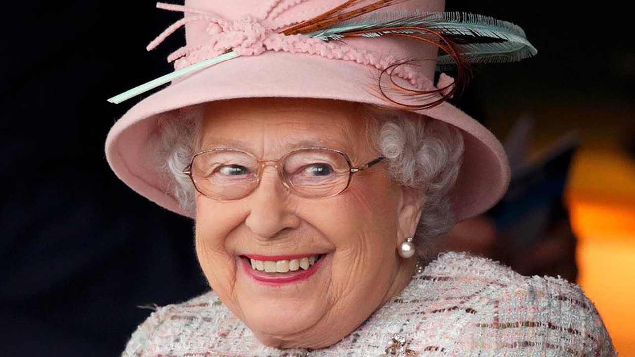 Ko Anglijas karaliene Elizabete II ēd ikdienā ? (+VIDEO)